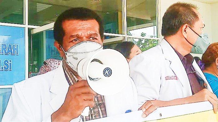 Tenaga Medis RSUD John Piet Wanane Unjuk Rasa, Tuntut Direktur Mundur Karena Ini - Tribunsorong.com