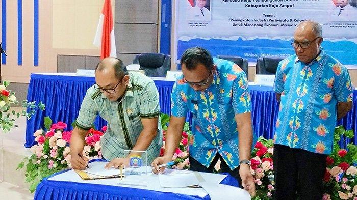 Rumah Ibadah di Raja Ampat Dikebut Selesai 2024 - Tribunsorong.com