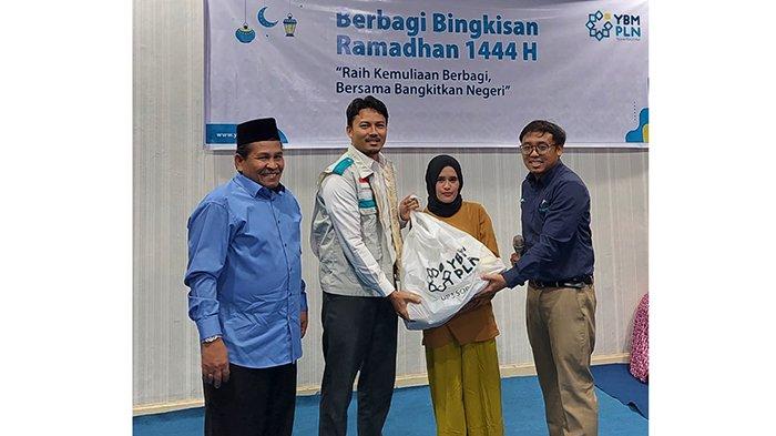 Berbagi Bingkisan Ramadan, YBM PLN UP3 Sorong Santuni Dhuafa dan Salurkan Bantuan Wirausaha ...