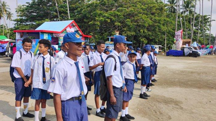 Jadi Danton Upacara HUT ke 20 Raja Ampat, Siswa SMP YPK: Saya Senang ...