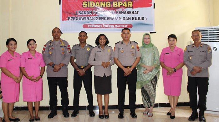 Sebelum Menikah, Dua Pasangan Anggota Polres Maybrat Ini Jalani Sidang ...