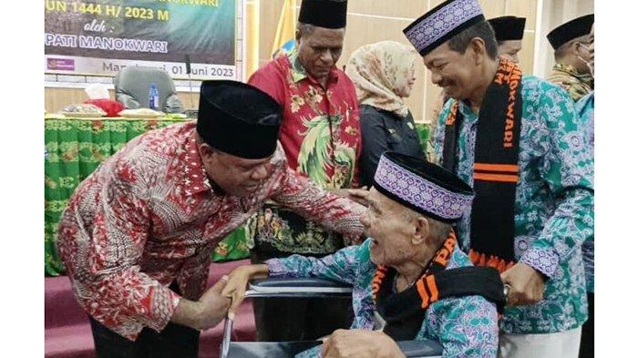 Wafat di Madinah, Rais Tuharea Sang Guru Perintis di Pedalaman Papua ...