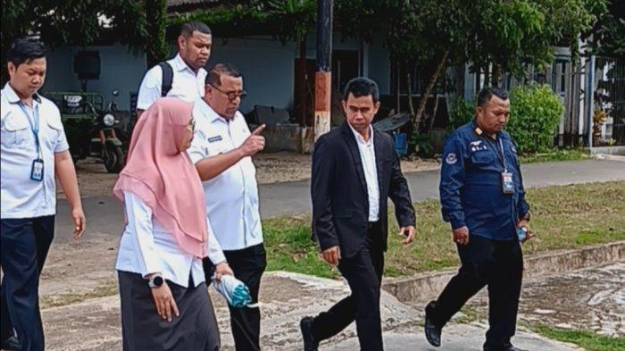 Kunjungi Politeknik Kelautan dan Perikanan Sorong, Pj Gubernur Jalan Kaki Keliling Kampus ...