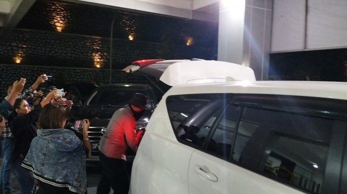 KPK Geledah Kantor BPK Papua Barat, Penyidik Sita Barang Bukti Baru ... KPK Geledah Kantor BPK Papua Barat, Penyidik Sita Barang Bukti Baru ...