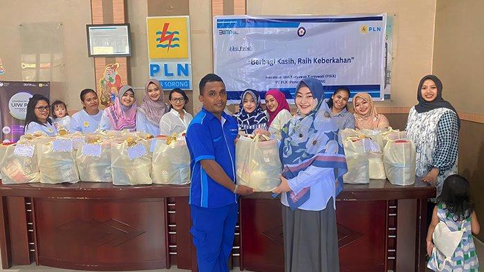 PIKK PLN UP3 Sorong Berbagi Bingkisan Natal Kepada Para Tenaga Alih Daya - Tribunsorong.com
