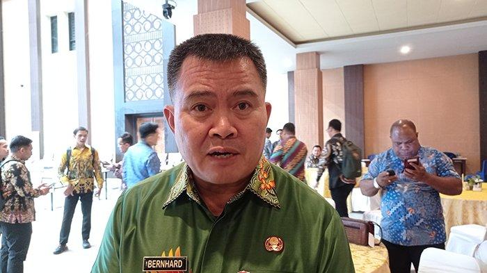 Pemkab Dapati Masalah Pendidikan di Maybrat, Bernhard Rondonuwu Gagas ...