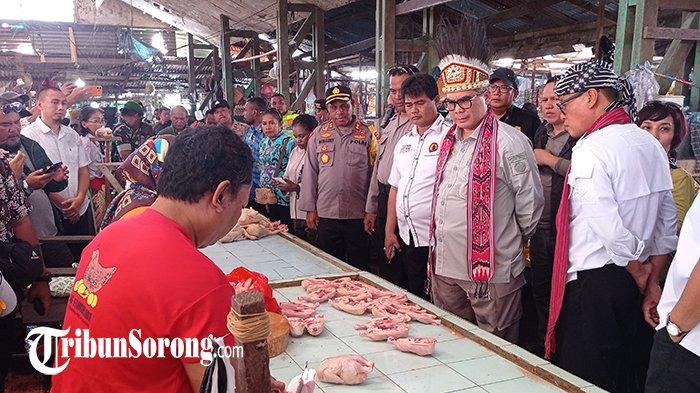 Pedagang Pasar Remu Keluhkan Stok Ayam Kosong dan Peternak Ayam Gulung ...