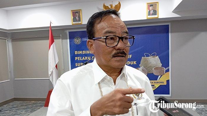 Robert Kardinal Usul Areal Bandara DEO Sorong Jadi Sentra Penjualan Produk UMKM - Tribunsorong.com