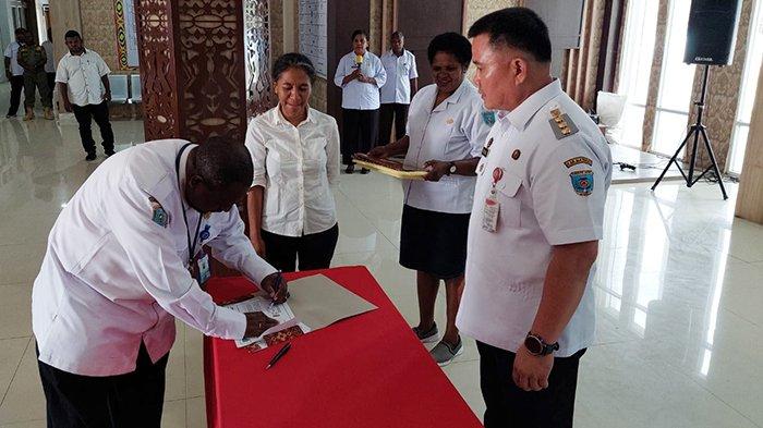 Perangkat Daerah Maybrat Terima DPA, Pj Bupati Bernhard Harap ASN Tingkatkan Kinerja ...