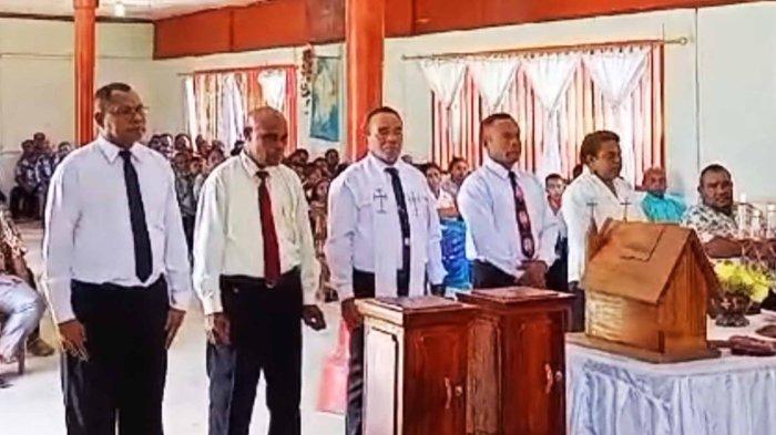 Songsong HUT GKI Raja Ampat Tengah, Orideko Burdam bersama Panitia ...