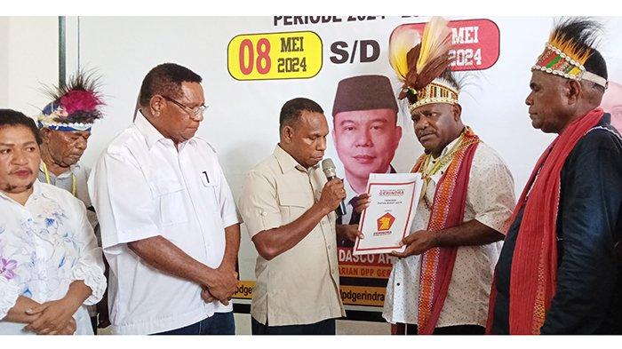 Balon Bupati Maybrat Kornelius Kambu Kembalikan Formulir ke DPD Partai ... Balon Bupati Maybrat Kornelius Kambu Kembalikan Formulir ke DPD Partai ...