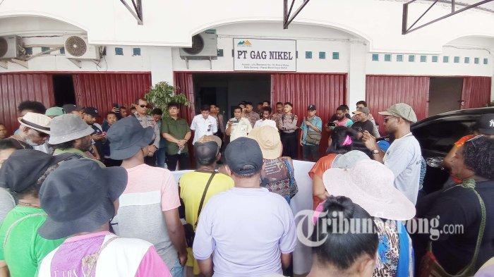 Masyarakat Adat Raja Ampat Gelar Demo di Kantor PT Gag Nikel Sorong ...