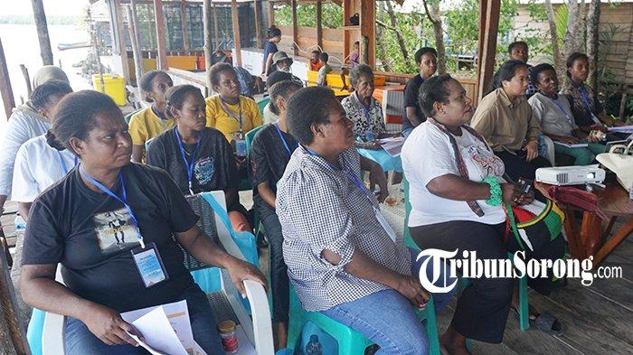 Mama-mama Papua di Distrik Konda Dilatih Olah Produk Kaldu Udang Bubuk ...