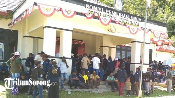 KPU Maybrat Gelar Simulasi Pungut Hitung Pilkada Serentak 2024 di 2 Titik - Tribunsorong.com