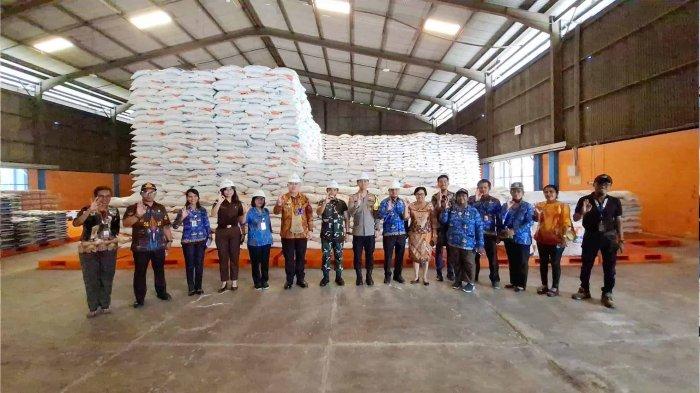 Pj Wali Kota Sorong Tinjau Persiapan Nataru: Fokus BBM, Sembako, dan Posko - Tribunsorong.com