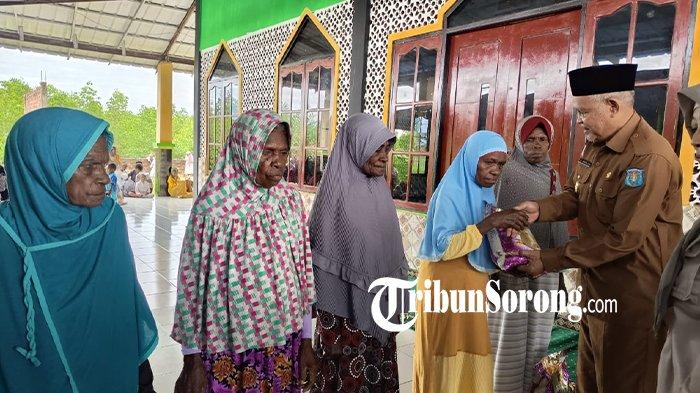 Pemkab Sorong Salurkan Bantuan Sembako kepada OAP Muslim, Wabup Sutejo Soroti Data Warga ...