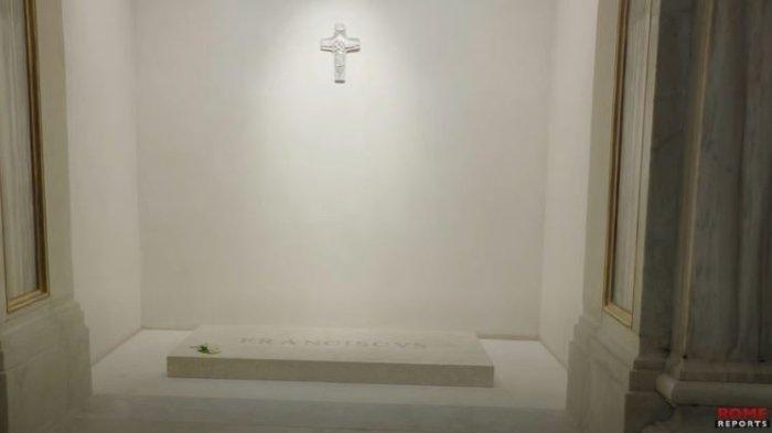 Makam Paus Fransiskus, Kesederhanaan Menyentuh Hati, Setangkai Mawar ...