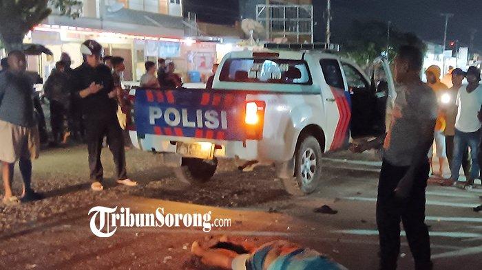 Pengendara Motor Matik Terjungkal ke Aspal Tabrak Pejalan Kaki di Depan Pasar Warmon Aimas ...