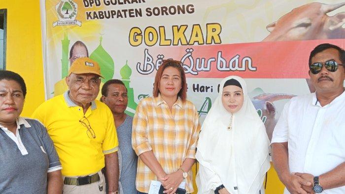 DPD Golkar Kabupaten Sorong Bagikan 4 Ekor Sapi, Yuanis Tri Setyo Utami ...