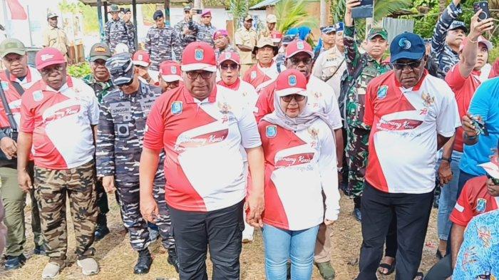 Momen Pj Gubernur Mohammad Musa’ad dan Istri Nikmati Kelapa Muda di ...