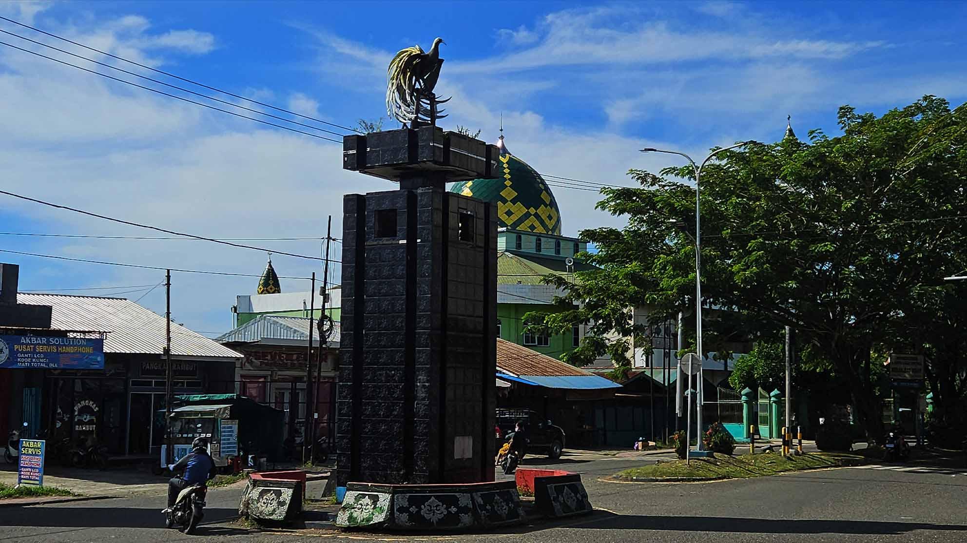 Tugu Cenderawasih Nabire Terlantar, Simbol Kota yang Kini Terlupakan ...