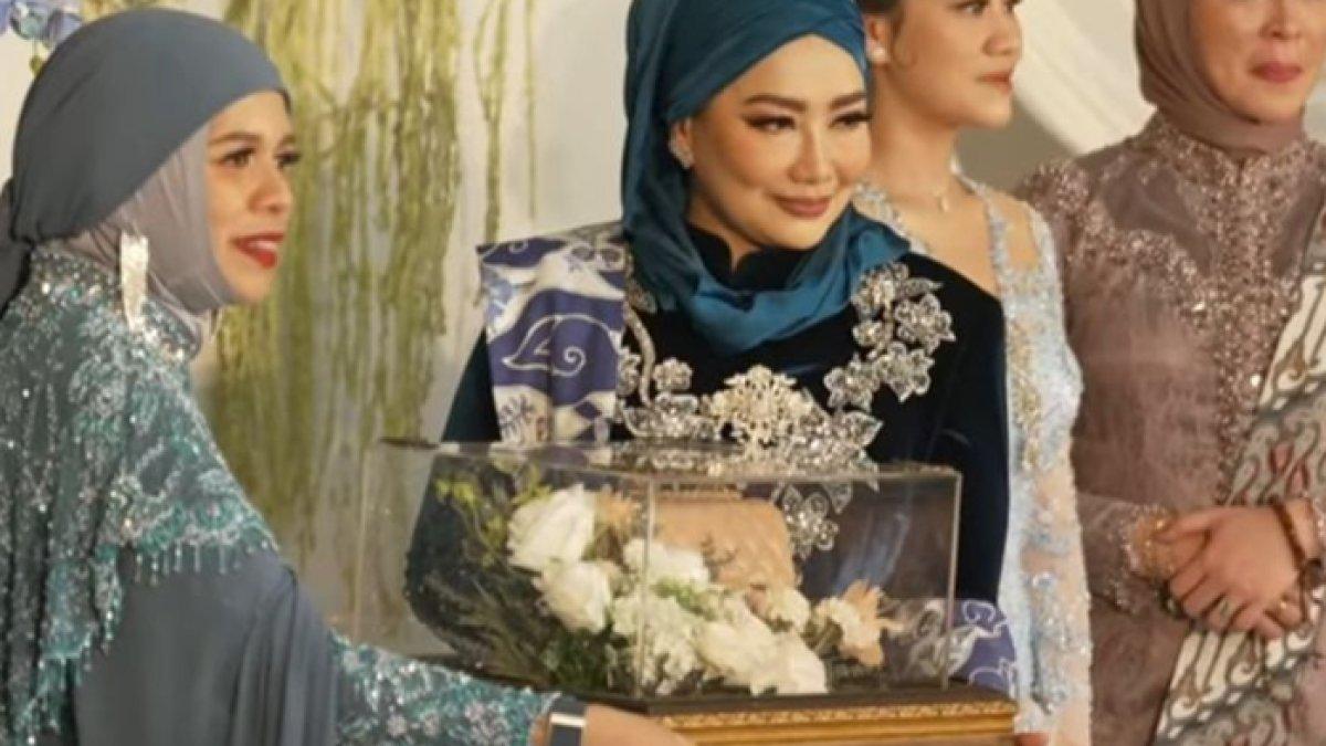 Isi Seserahan Thariq Halilintar saat Lamar Aaliyah, Voucher Rp 500 Juta hingga Tas Rp 114 Juta ...