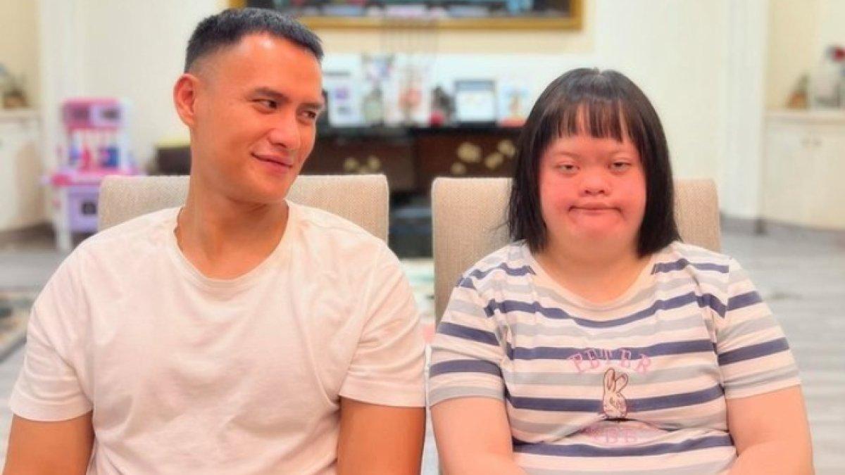 5 Potret Choky Sitohang Rayakan Ultah Chitra, Adik Kandungnya yang ...