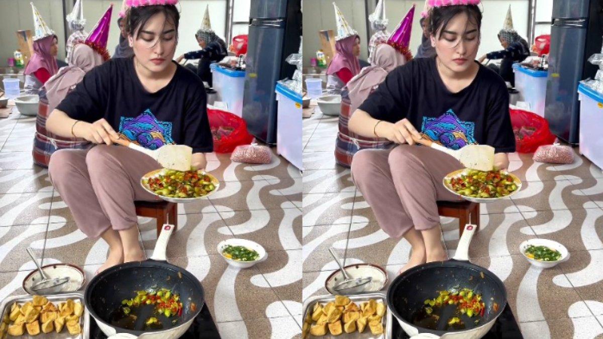 5 Potret Angbeen Rishi Istri Adly Fairuz Jadi Penjual Peyek, Panen Cuan ...