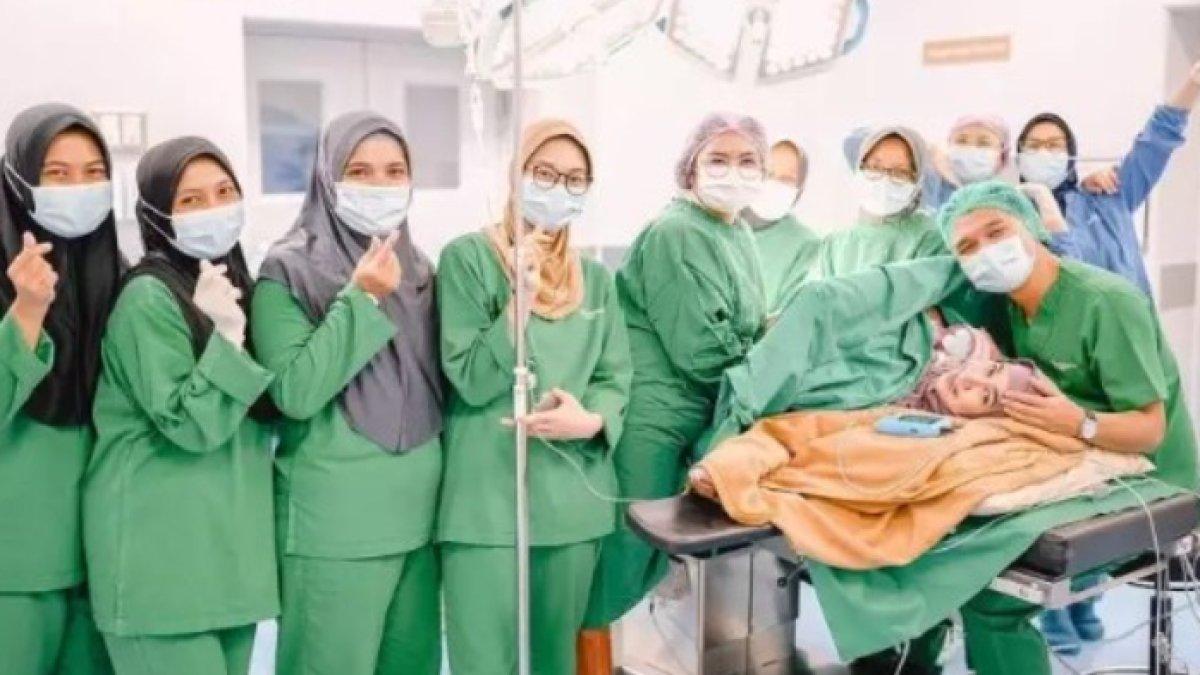 5 Momen Anisa Rahma Melahirkan Anak Ketiga, Hamil Alami Bersama ...