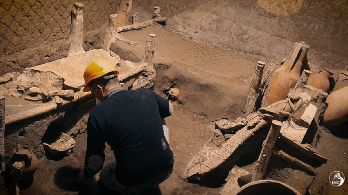 Penemuan Villa Mewah yang Terkubur Abu Vulkanik Berusia 2000 Tahun ...