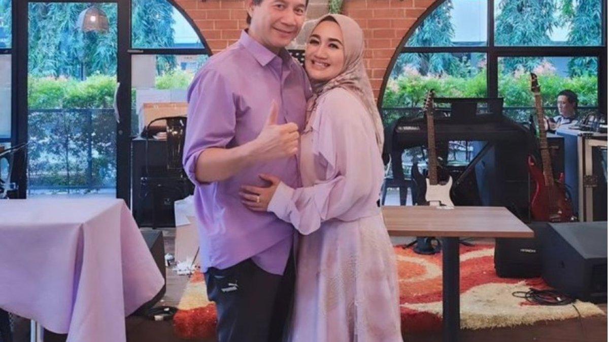 9 Potret Terbaru Nini Carlina, Pedangdut Dinikahi Dokter Spesialis ...