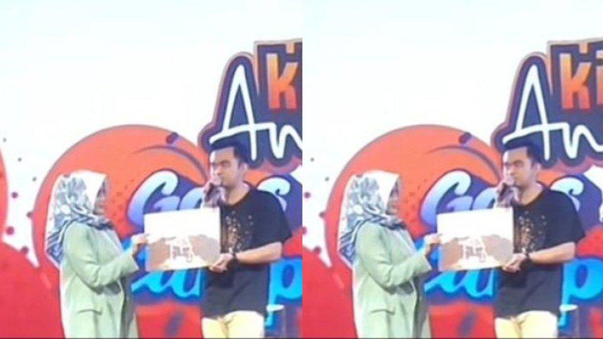 Hoki Menang Undian, Pemuda Ini Malah Tolak Hadiah Motor Dalam Acara ...
