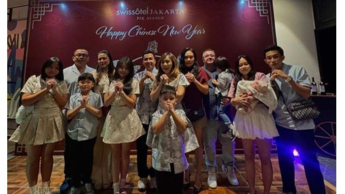 Potret Cherly Juno Rayakan Imlek Dalam Kondisi Rumah Kebanjiran, Tetap ...