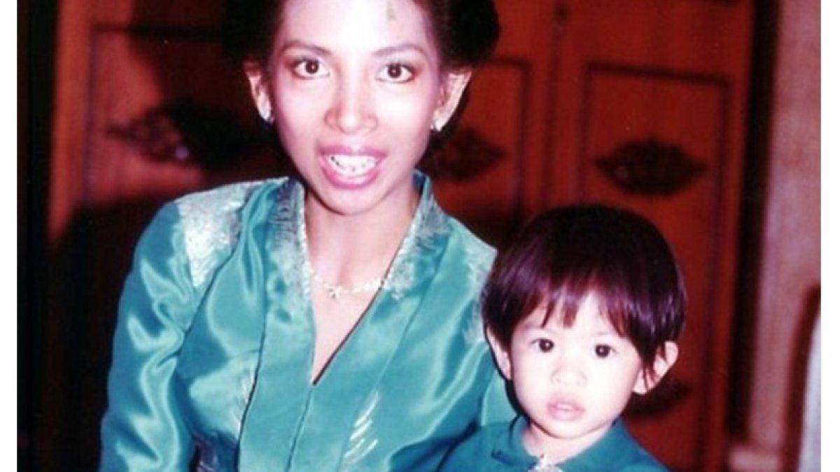 7 Potret Dian Sastro Bareng Orangtuanya, Istri Indraguna Sutowo ...