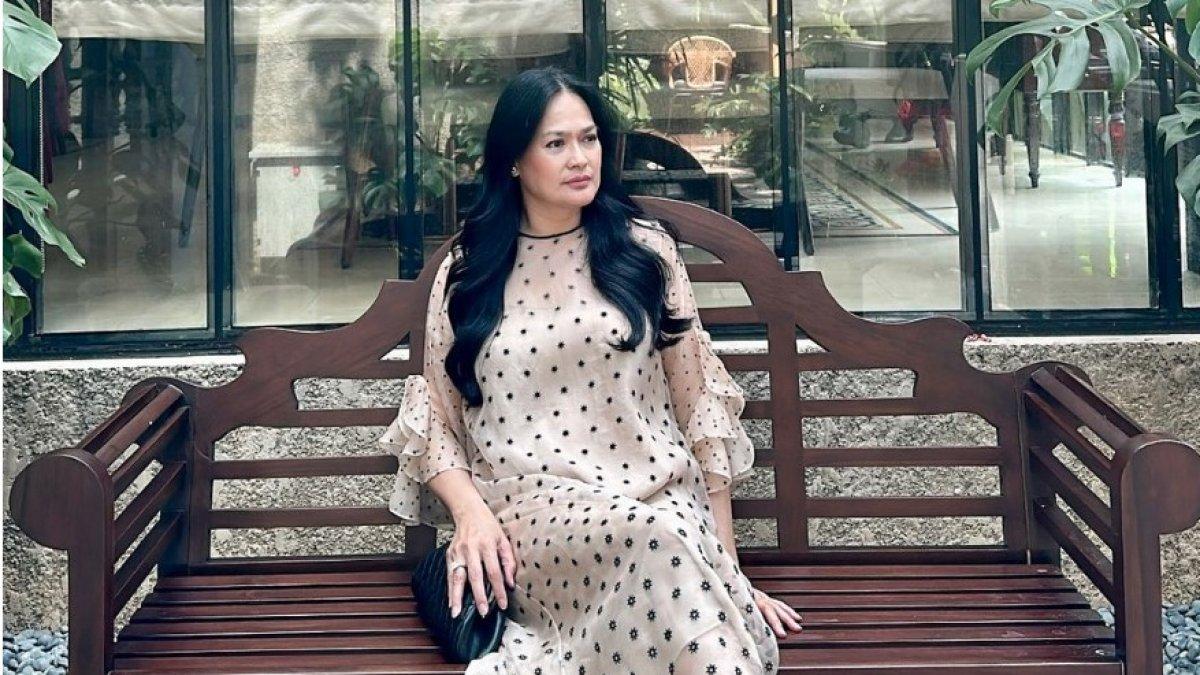 5 Potret Donna Harun Tampil Awet Muda Bak ABG di Usia 56 Tahun, Punya 4 Cucu, Dijuluki Nenek ...