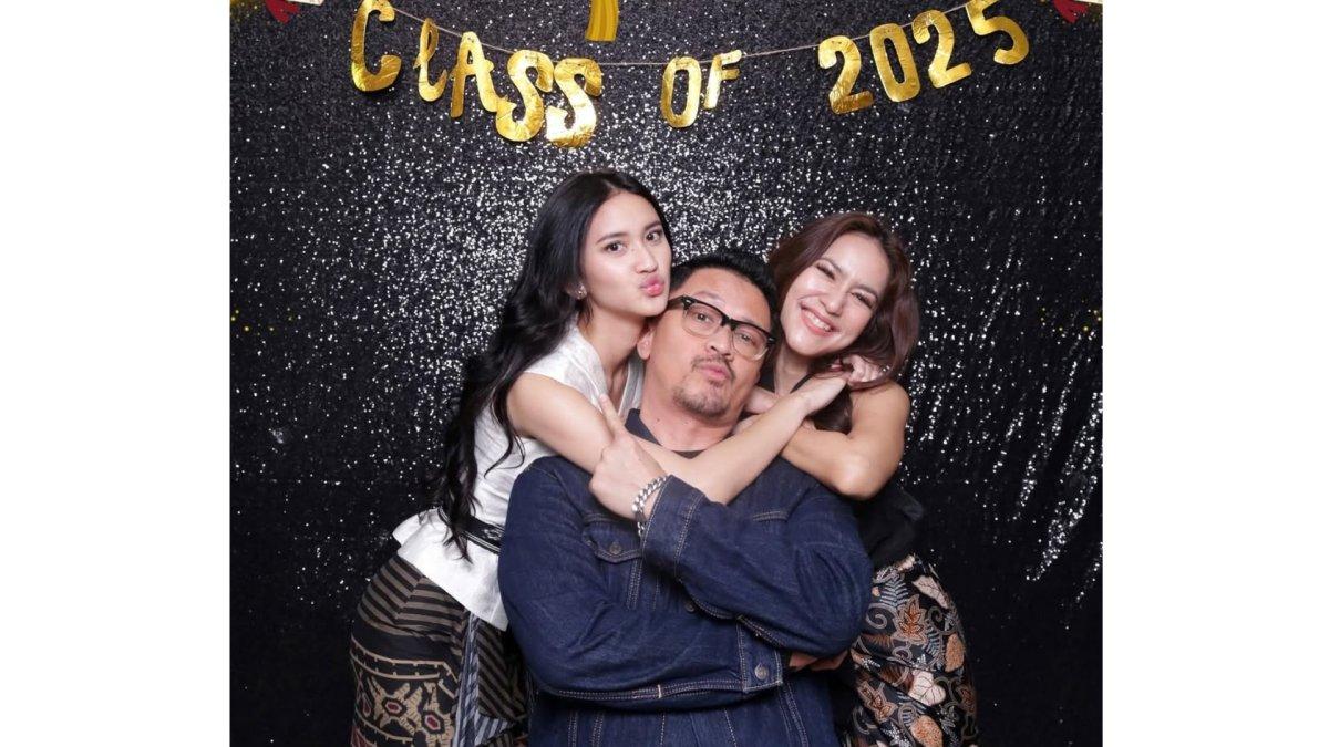 5 Momen Ferry Maryadi & Mantan Istri Hadiri Kelulusan Harleyava Princy ...