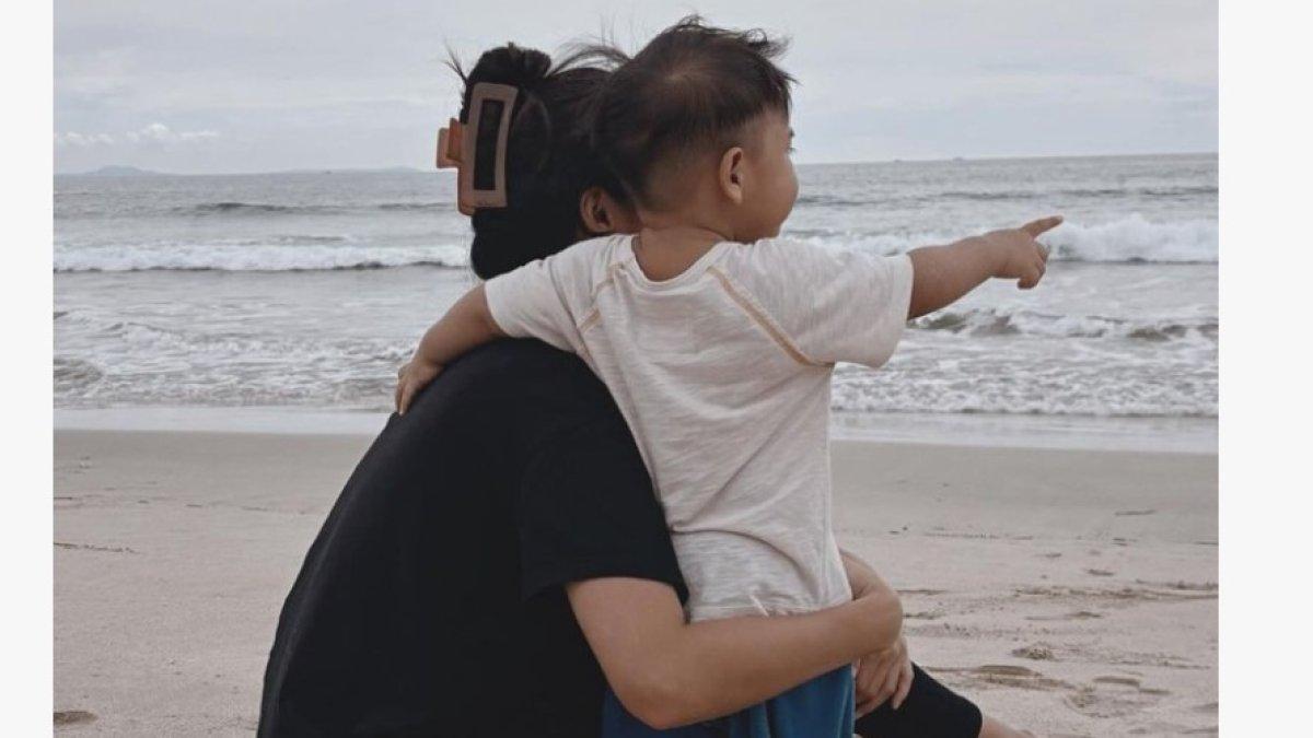 7 Potret Wajah Anak Arie Kriting dan Indah Permatasari, Perdana Dipamerkan Setelah 2 Tahun ...