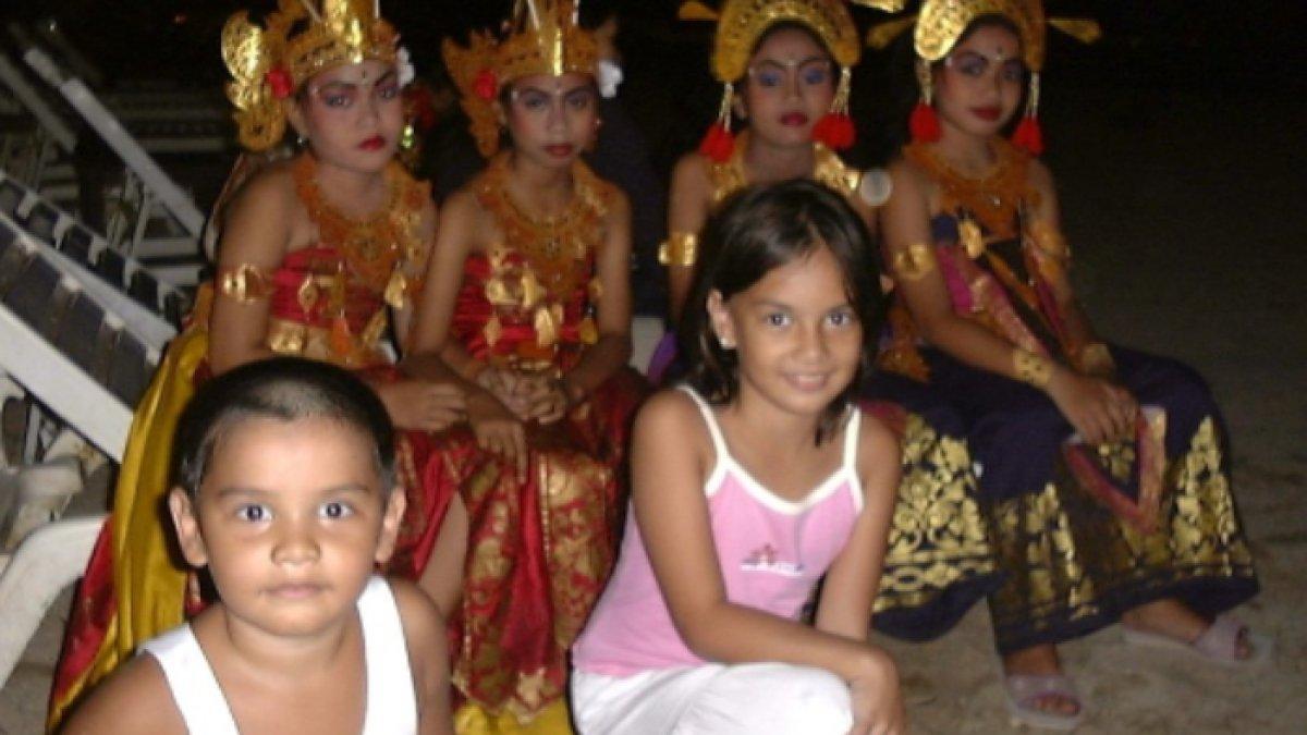 7 Potret Masa Kecil Irish Bella Bersama Adiknya Sean Ivan, Kini Mesra ...