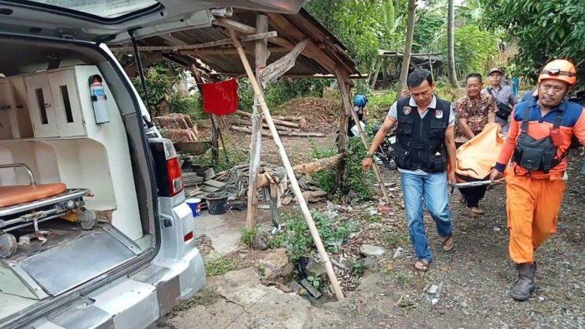 Ibu Rumah Tangga di Cirebon Tewas dengan 9 Luka Tusuk di Dada, Pelaku Dalam Pengejaran Polisi ...