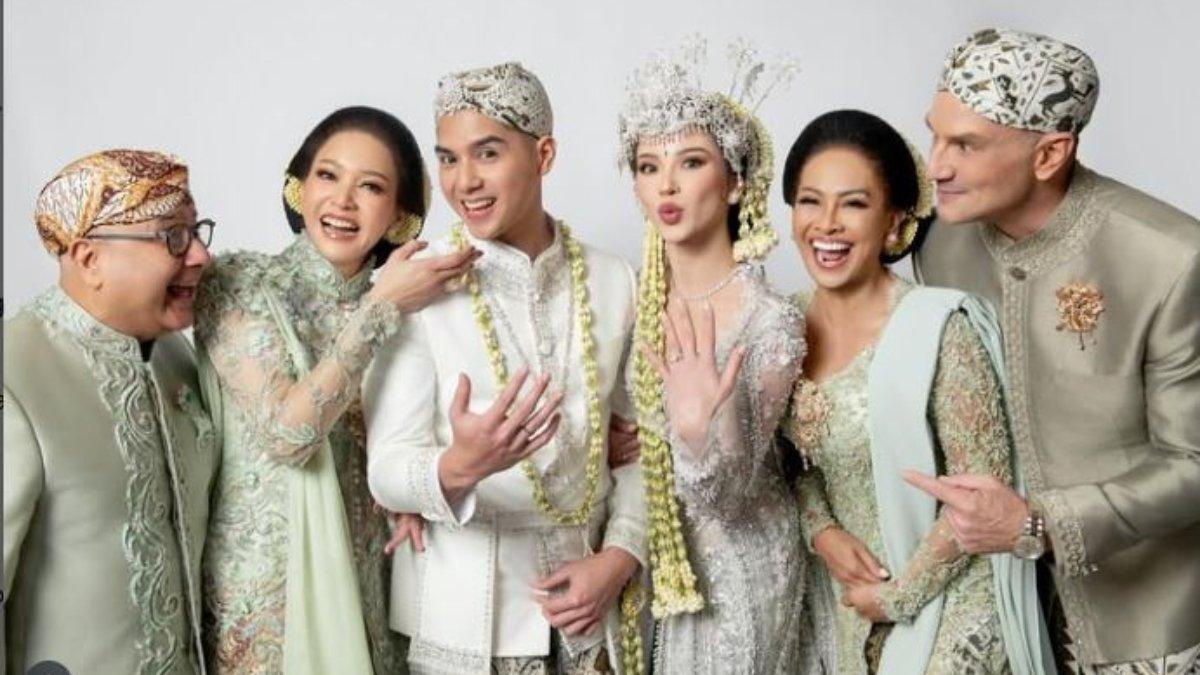 Unggah Momen Pernikahan Anak, Postingan Ibu Alyssa Daguise Tuai Sorotan ... Unggah Momen Pernikahan Anak, Postingan Ibu Alyssa Daguise Tuai Sorotan ...