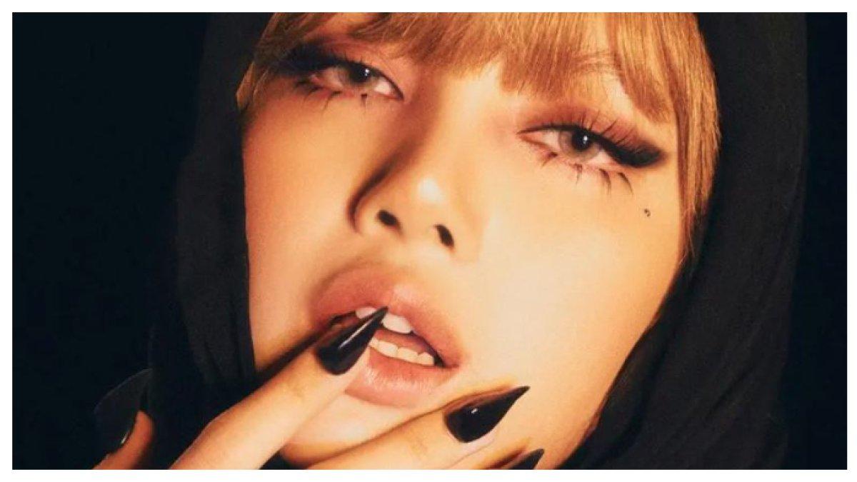 Momen Bersejarah! Lisa BLACKPINK Jadi Idol K-Pop Pertama yang Tampil di ...