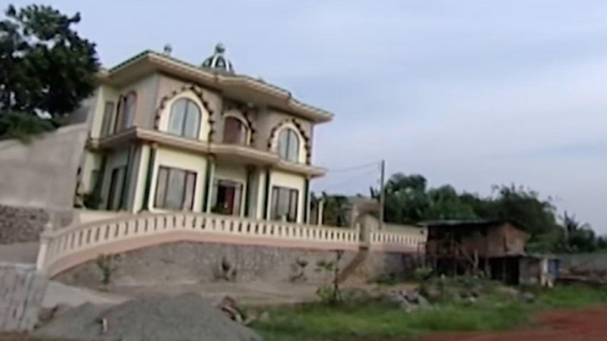 7 Potret Rumah Mewah Mat Solar, Sebagain Tanah Kena Jalan Tol Tapi ...