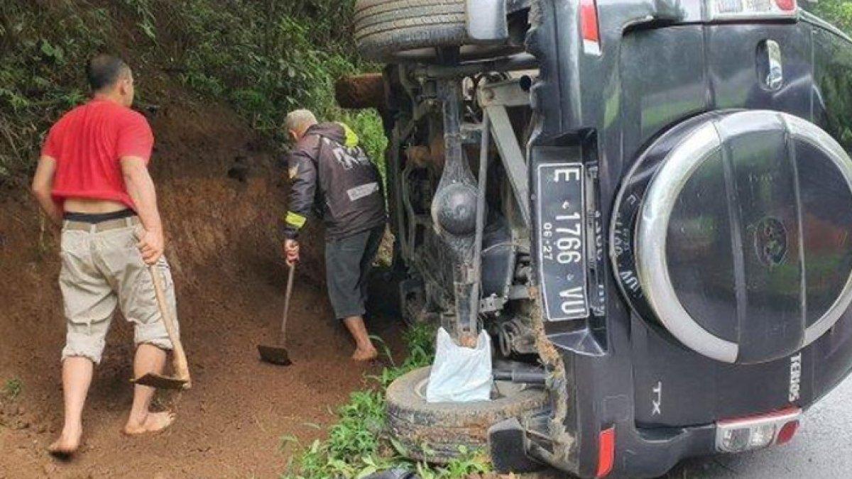 Detik-detik Mobil Terguling di Majalengka Jabar, Sopir Mengantuk: Saya Begadang Nonton Timnas ...
