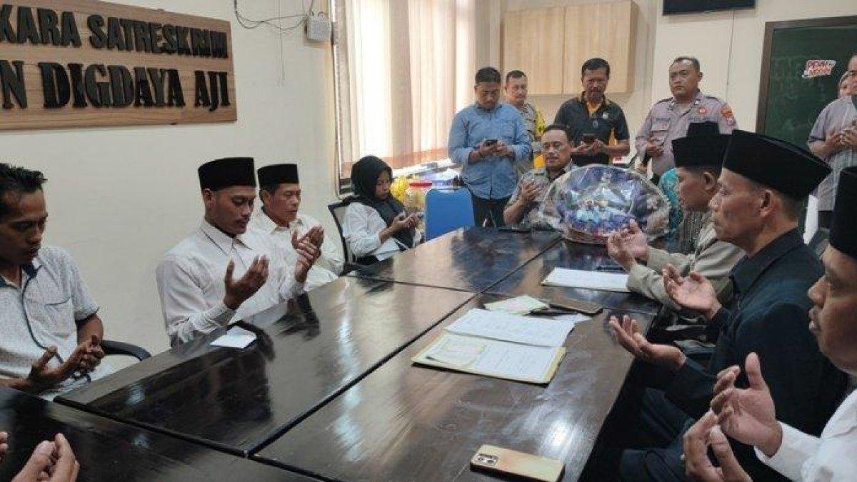 Suasana Penjara Berubah Haru, Wanita Ini Dinikahi dari Balik Jeruji Besi, Rela Bulan Madu ...