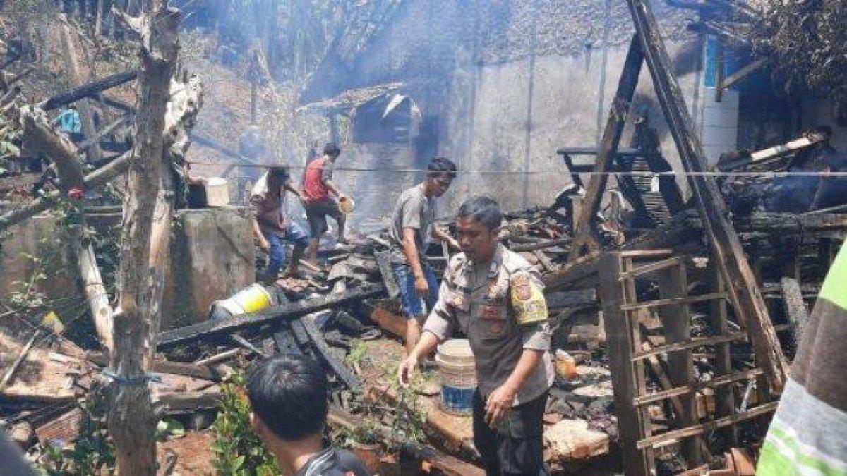 Masak Air Malah Ditinggal Ngobrol dengan Tetangga, Rumah Nenek di Sumedang Habis Dilalap Api ...