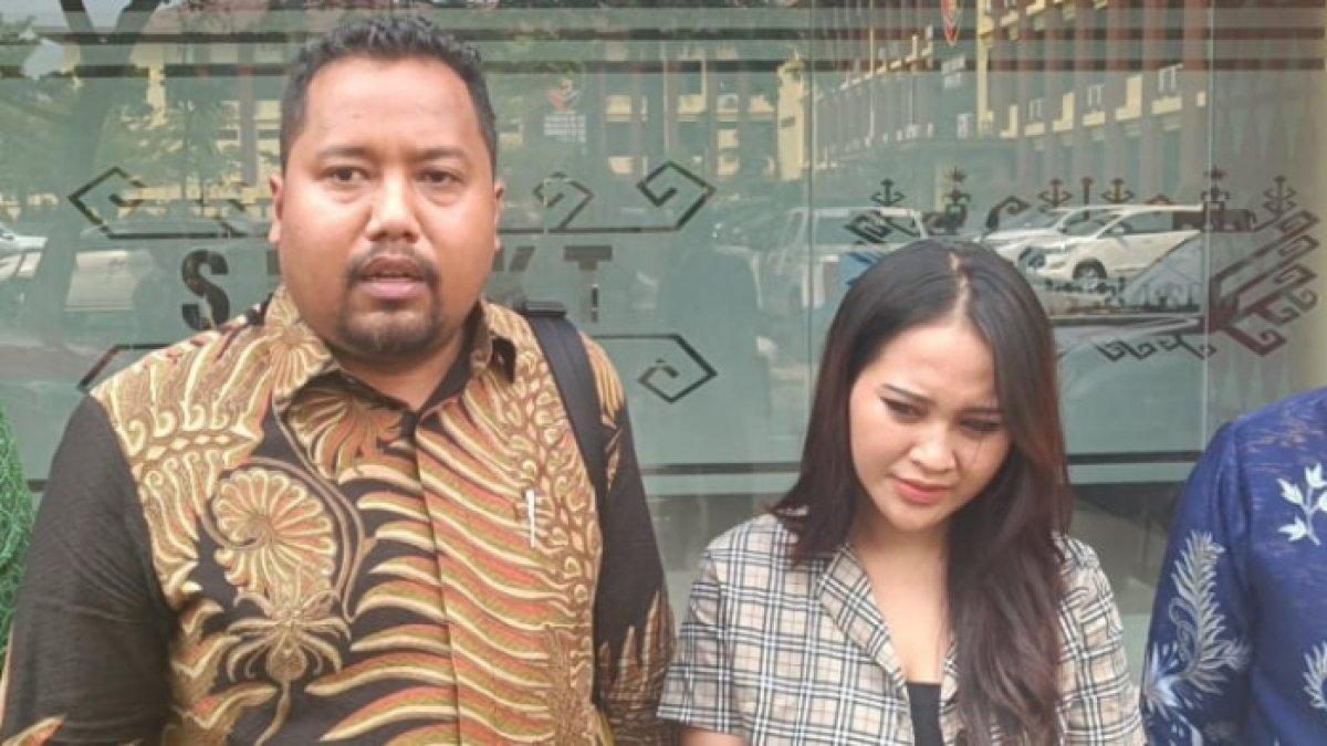7 Potret Natalia Yudia, Biduan Dangdut Istri Rian Maulana Pria yang ...