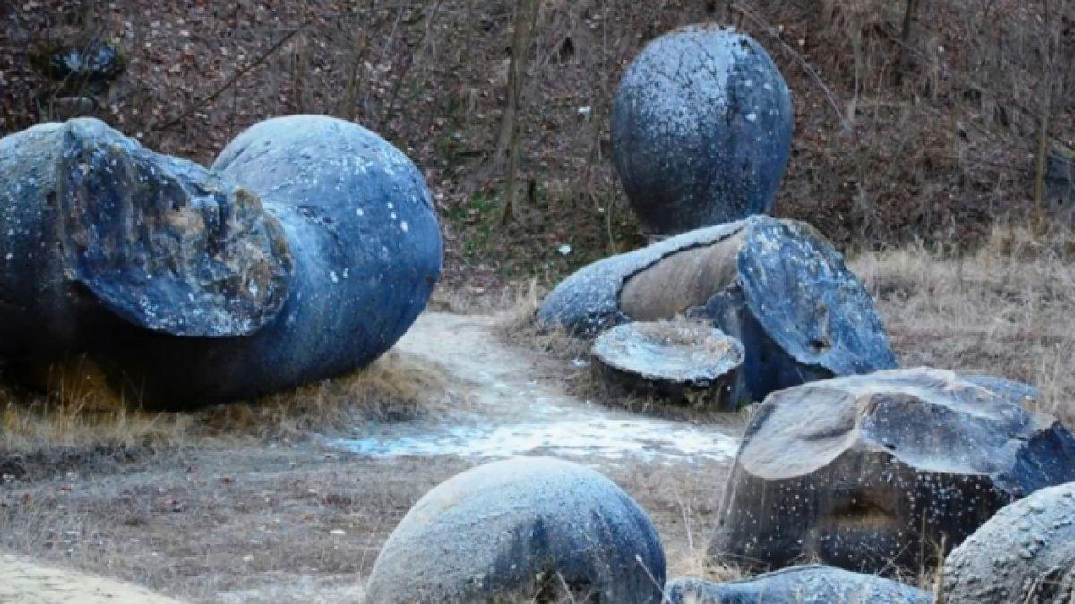 Sempat Dikira Peninggalan Alien, Ini Batu Hidup yang 'Melahirkan' Batu ...