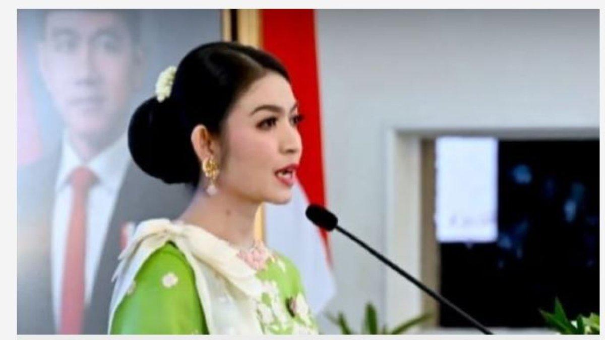 Potret Selvi Ananda dan Arumi Bachsin Jalan Barengan di Acara ...