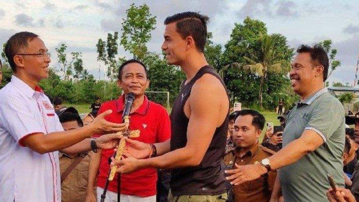 Potret Kiper Timnas Emil Audero Mudik ke NTB, Disambut Meriah, Girang ...