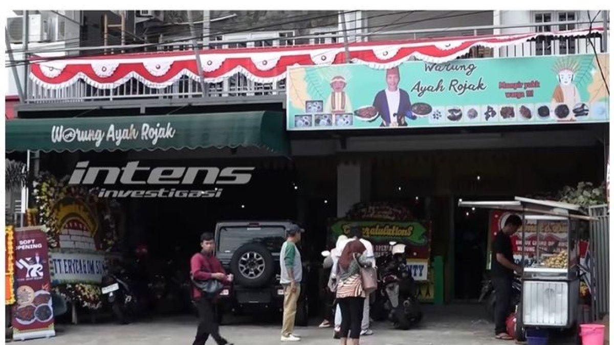 POTRET Warung Makan Betawi Ayah Rozak, Umi Kalsum Bagikan Keseruan ...